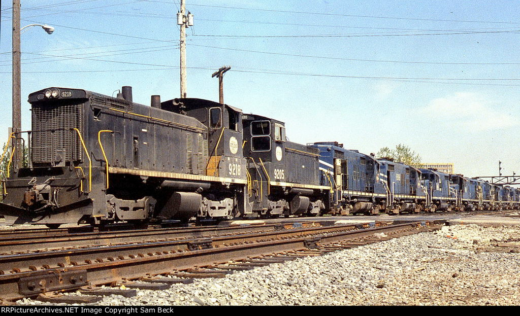 IHB 9218 and 9205 with Retired MoPac Geeps
